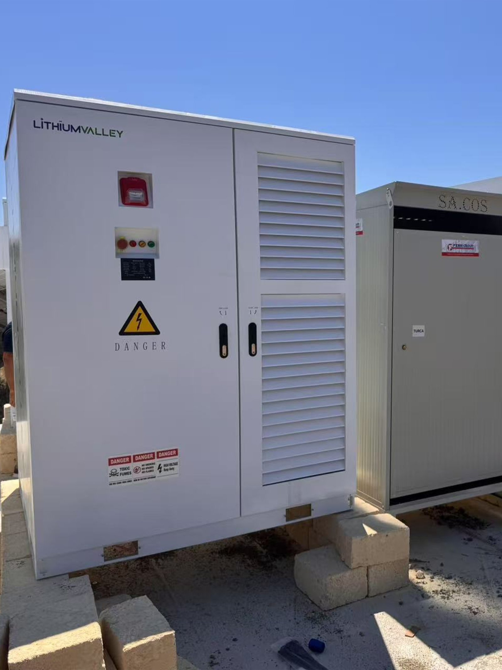 Commercial Solar-Storage Solutions - lithiumvalley